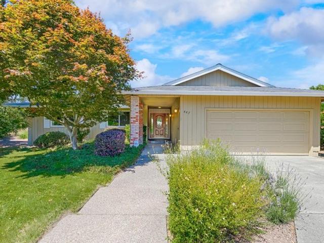 477 Meadowgreen Dr, Santa Rosa, CA 95409