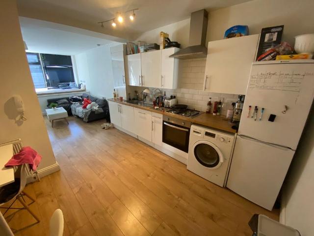 477 New Cross Road, London SE14 3 bed apartment to rent £2,920 pcm £674 pw