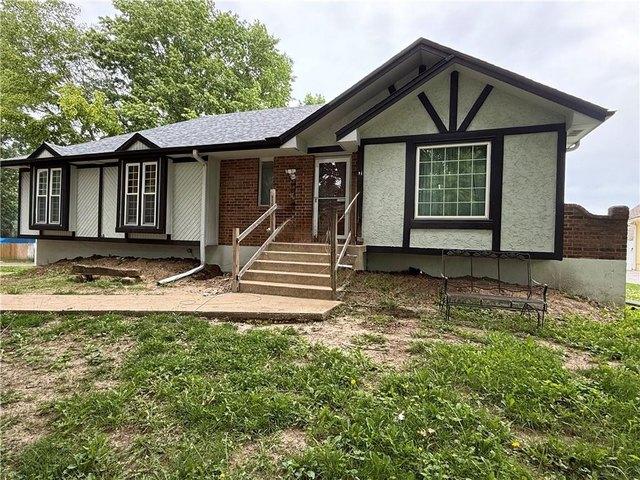 477 NW Weschester Ct, Blue Springs, MO 64014