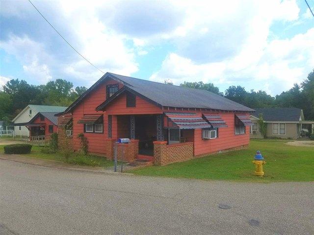 477 Peach St, Selmer, TN 38375