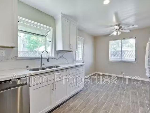 47813646 128 Sherland Ave