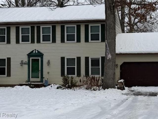 4781 Canyon Oaks Dr, Brighton, MI 48114