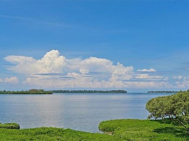 4782 Independence Dr, Bradenton, FL 34210