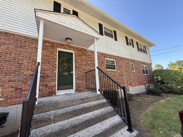 478 Oak Ave Apt 68, Cheshire, CT 06410