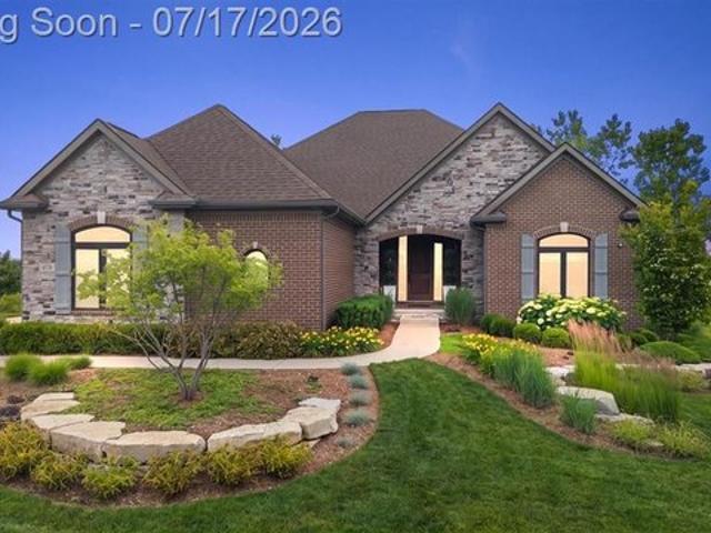 478 Overlook Dr, Oxford Township, MI 48371
