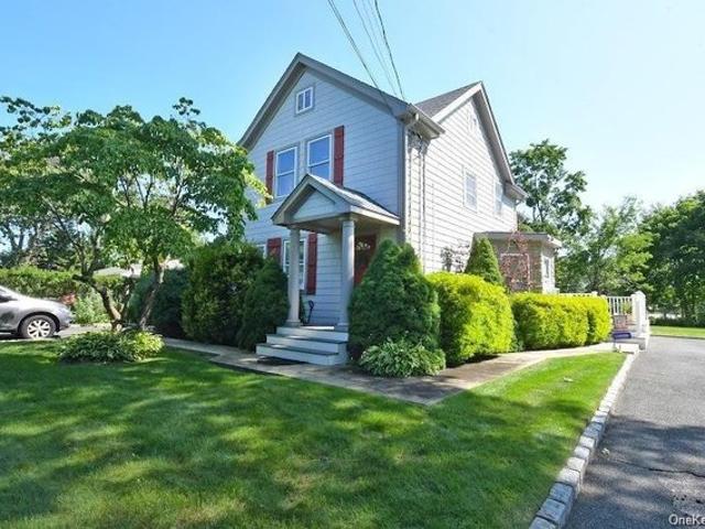 478 Marcy Ave, Riverhead, NY 11901