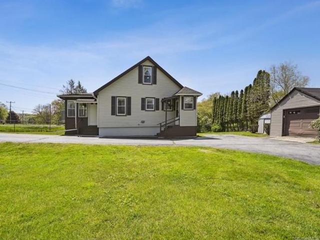 478 Riverside Dr, Thompson, CT 06255
