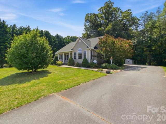 4795 Mountain Run Dr, Lenoir, NC 28645