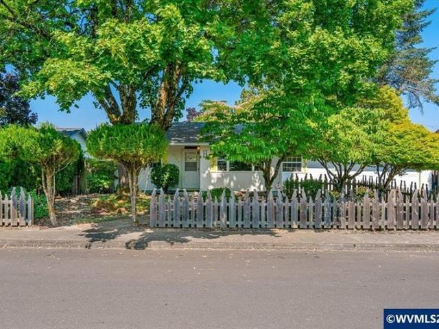 4795 Regal Dr NE, Salem, OR 97301