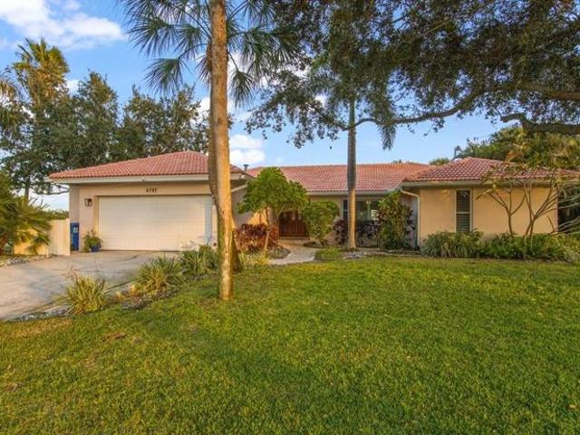 4797 Overlook Dr NE, Saint Petersburg, FL 33703