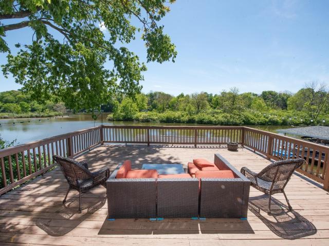 479 E Lakeside Drive