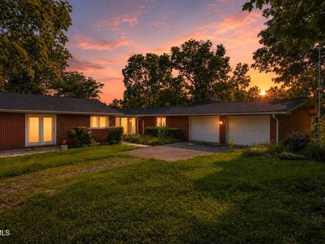 479 Holston Dr, Blountville, TN 37617