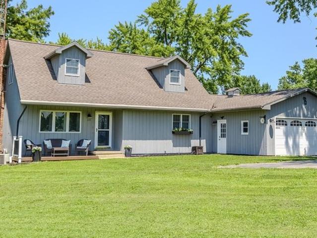 479 Juniper Dr, Petersburg, IL 62675