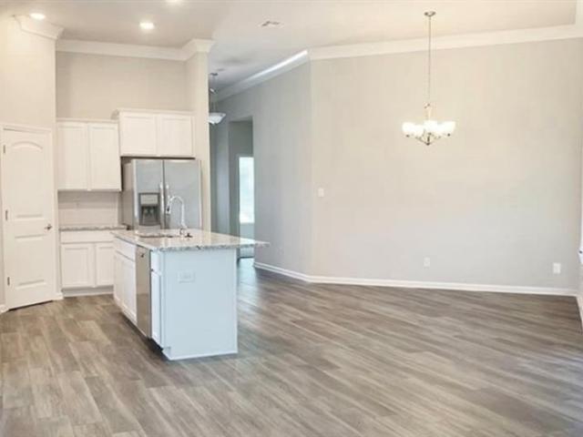 479 Lakeshore Village E