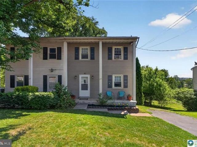479 S 9th St, Akron, PA 17501