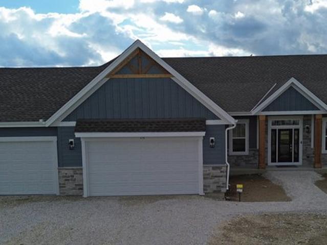 479 Sandstone St, Slinger, WI 53086