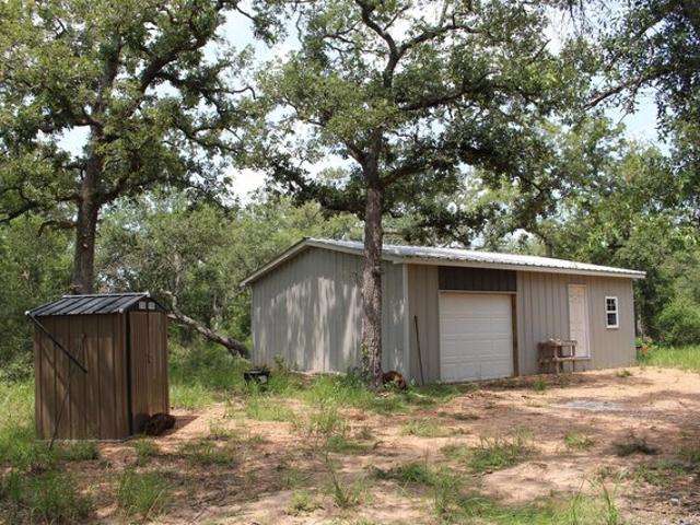 479 Private 1581 Dr, Hallettsville, TX 77964