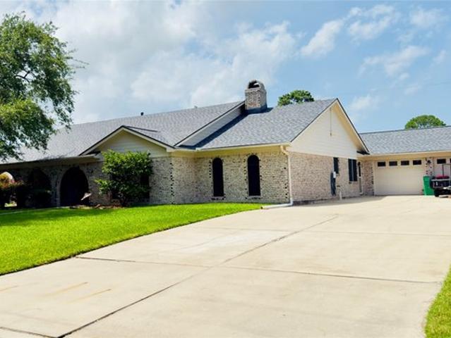 4804 Country Club Vw, Baytown, TX 77521