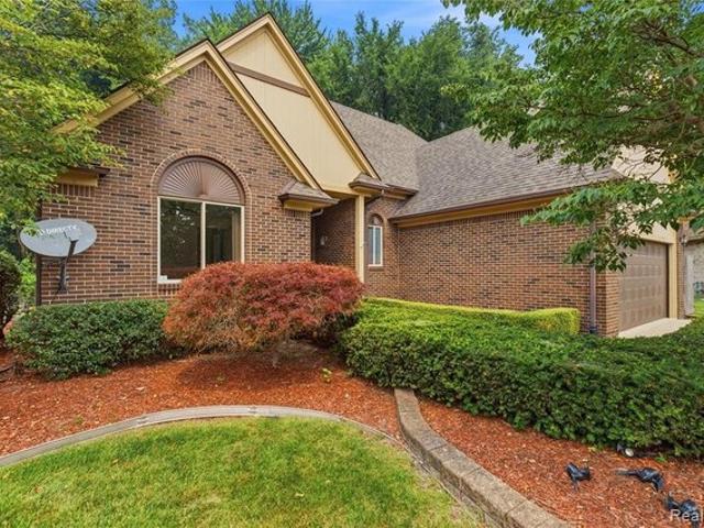 48053 Mill Creek Ct, Chesterfield Township, MI 48047