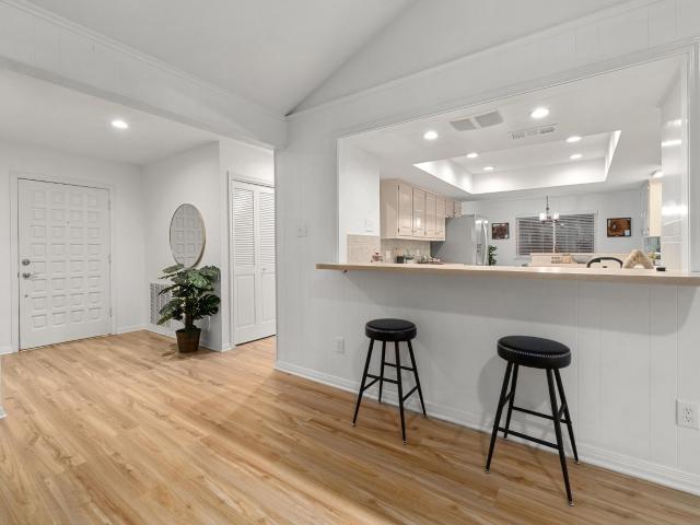 4805 Midoak Cir