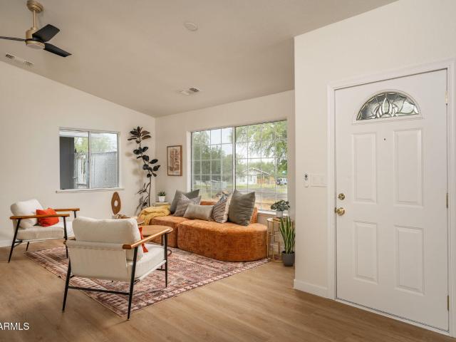 4805 e cochise drive