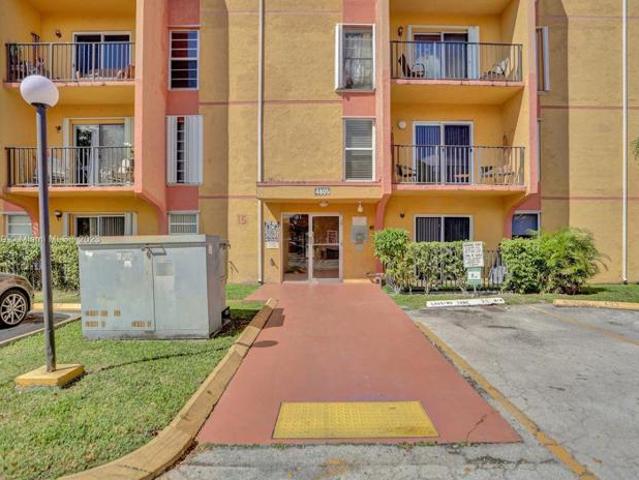 4805 7th St NW #402 15, Miami, FL 33126