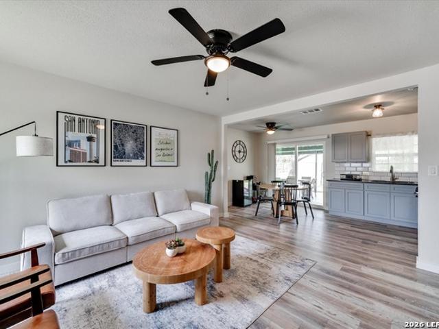 4806 Castle Brg