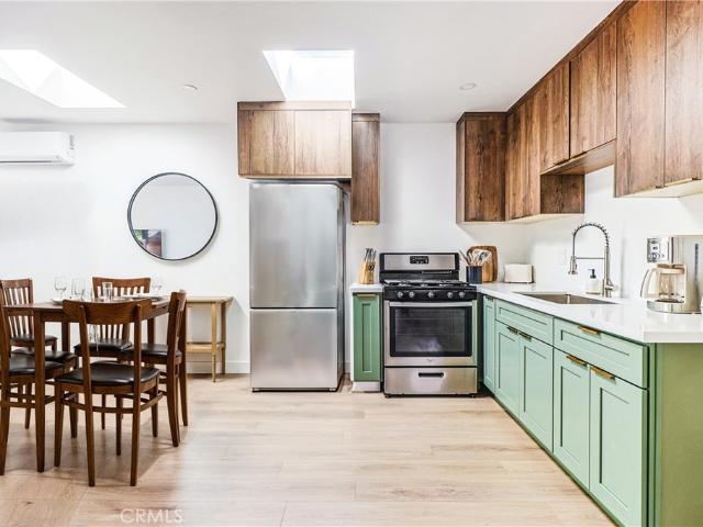 4806 Pickford St, Los Angeles, CA 90019 | MLS #DW25278 | Compass