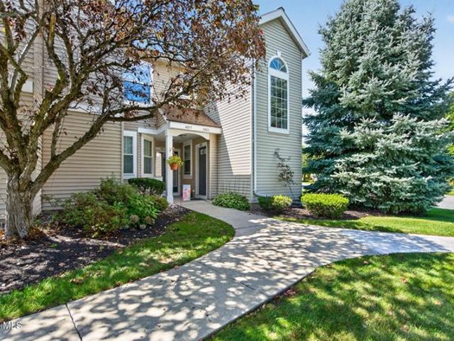 4806 S Foxwood Dr, Clifton Park, NY 12065