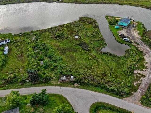 4808 Bayou Ln, Hitchcock, TX 77563