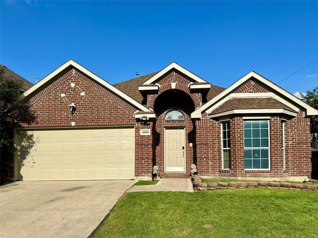 4808 Spoon Drift Dr, Fort Worth, TX 76135