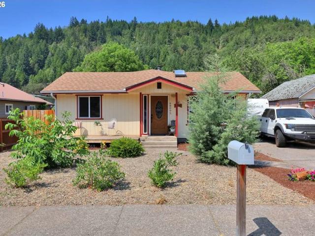 48095 Commercial St, Oakridge, OR 97463