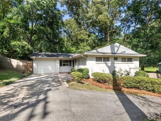 4809 Northwood Lake Dr E, Northport, AL 35473