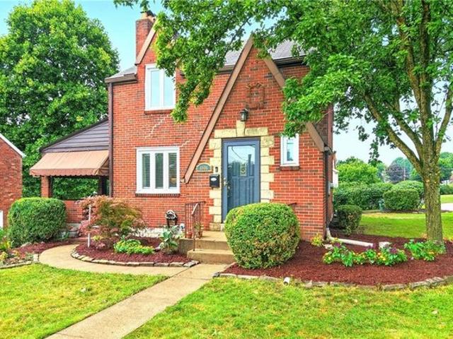 4800 Roberta Dr, Pittsburgh, PA 15236