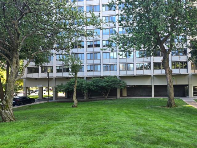 4800 S Lake Park Avenue # 206