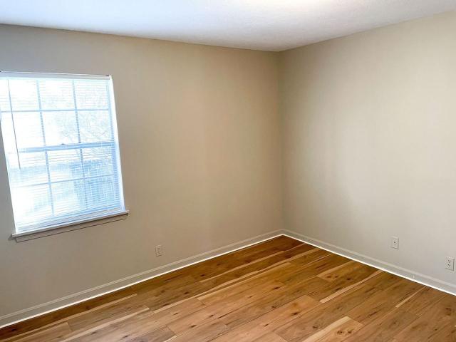 4800 Southern Parkway/602 & 604 Bluegrass Pkwy 2 Bedroom Apartment for Rent at 4800 4800 Southern Parkway/602 & 604 Bluegrass Pkwy, Louisville, KY 40214 Iroquois Park