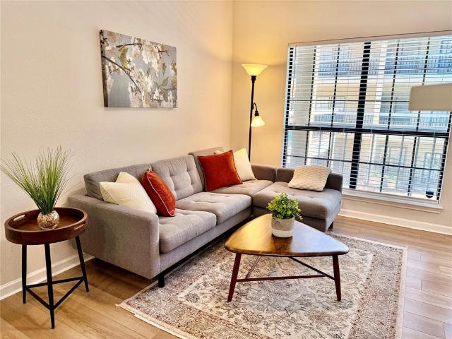 4800 W Lovers Lane # 111