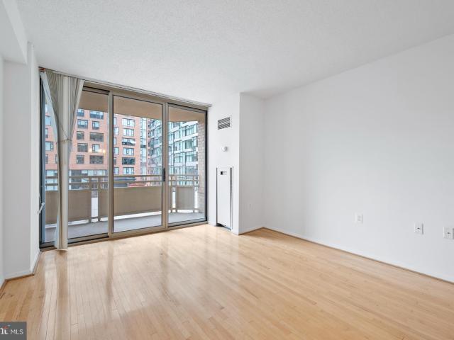 4801 Fairmont Ave, Unit 412, Bethesda, MD 20814 | MLS #MDMC2218