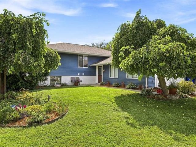 4801 Fruitwood Ln NW, Cedar Rapids, IA 52405