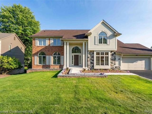 4802 Panorama Cir, West Bloomfield Township, MI 48323
