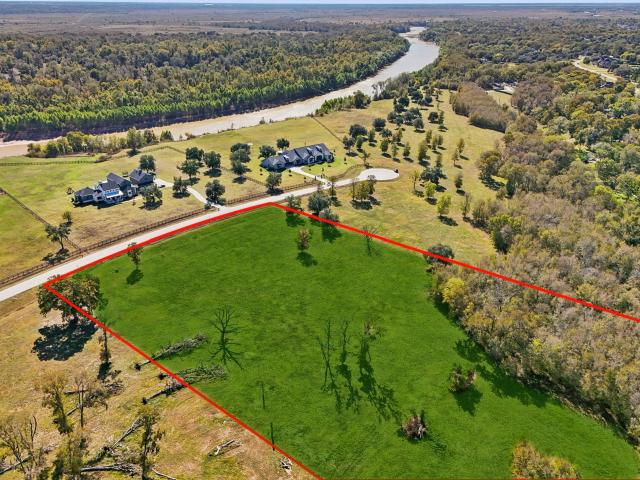 4802 Riverbend Ct