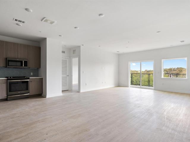 4802 S Congress Ave # 424