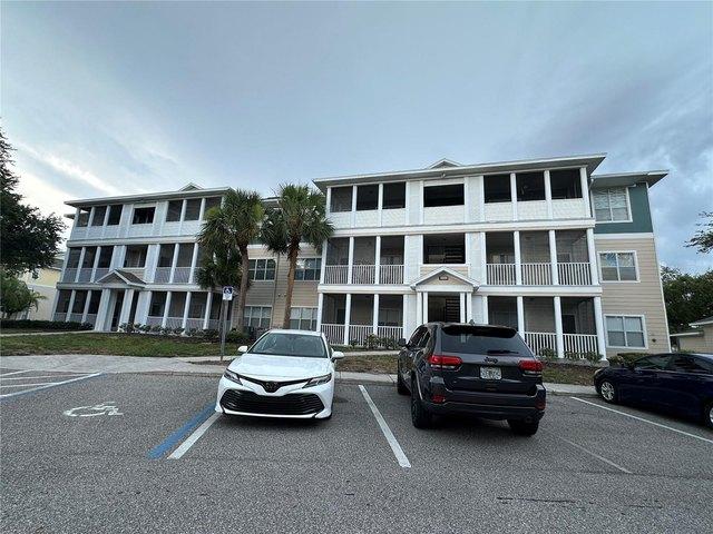 4802 51st St W Apt 622, Bradenton, FL 34210