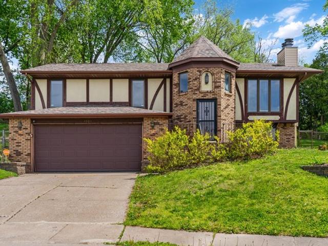 4803 Taylor St, Davenport, IA 52806