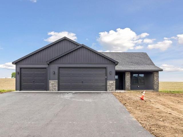 480 Coyote Way, New Richmond, WI 54017