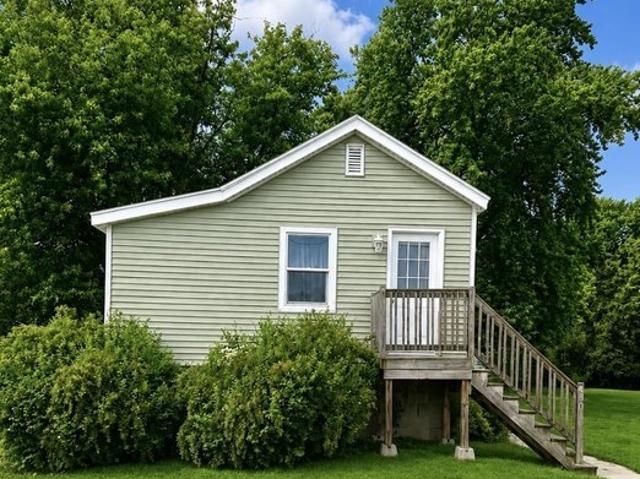 480 Desoto St, East Dubuque, IL 61025