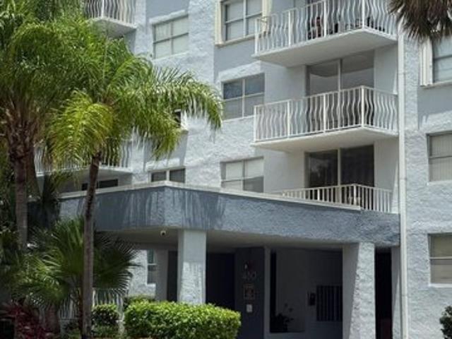 480 Executive Center Dr Apt 3H, West Palm Beach, FL 33401
