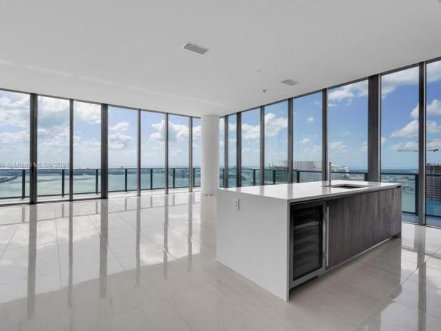 480 NE 31st St #PH5401 Miami, FL 33137