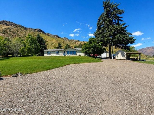 480 Riddle Rd, Naches, WA 98937