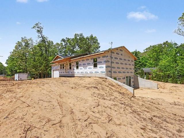 480 W Kenwood St, Twin Lake, MI 49457
